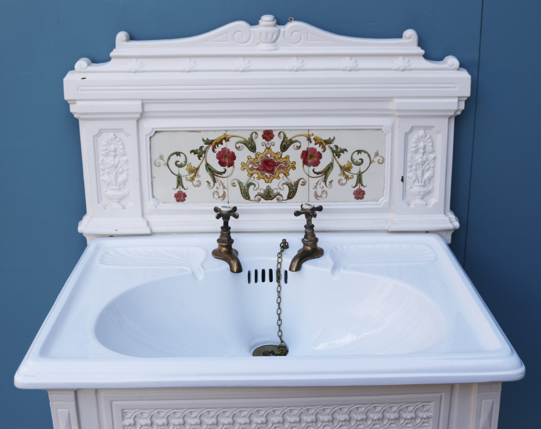 An Antique Victorian Style Wash Stand / Sink - UK Architectural Heritage