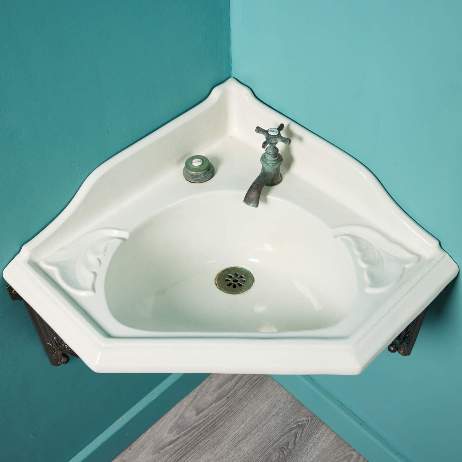 An Antique Porcelain Corner Wash Basin - UK Architectural Heritage
