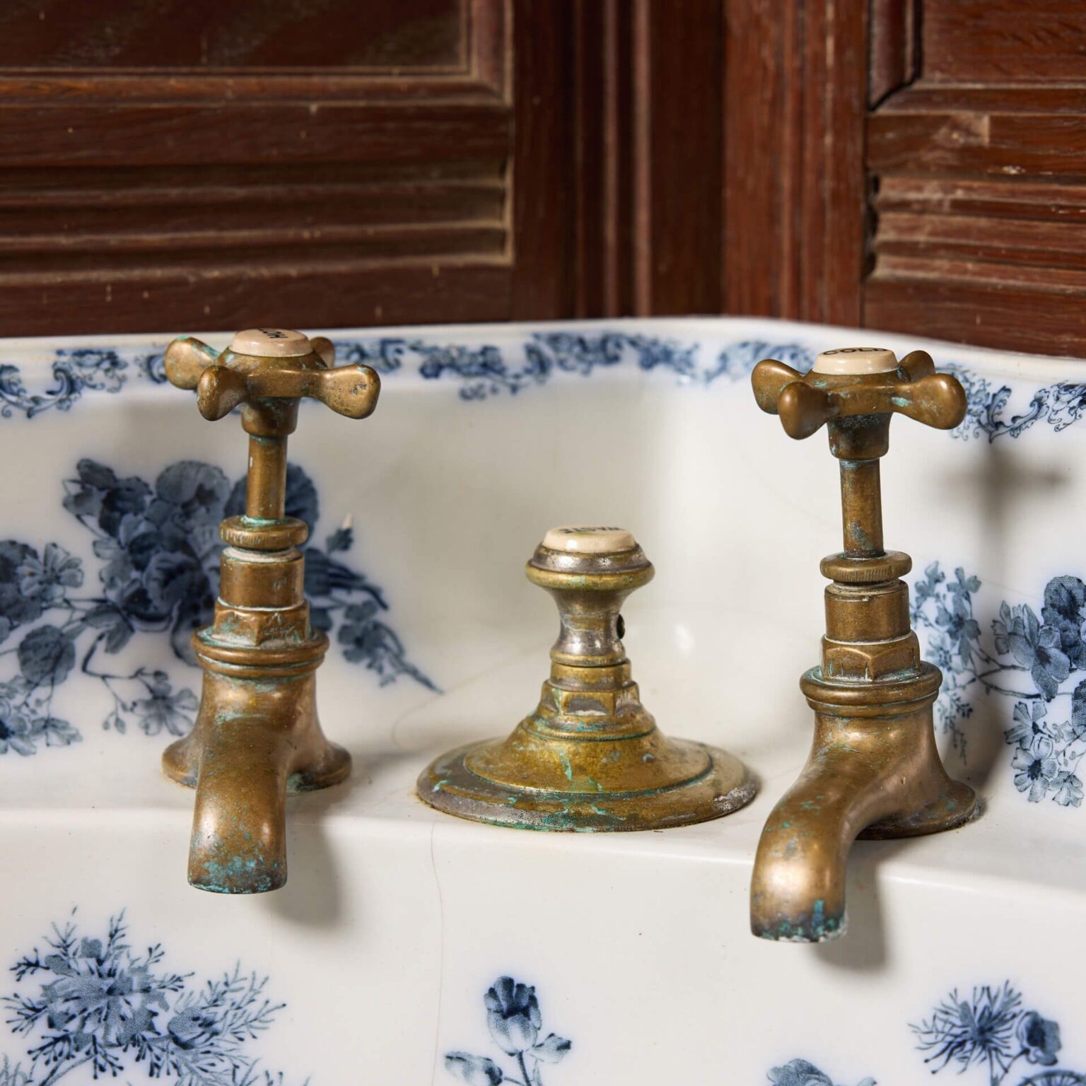 Antique Corner Sink Mounted onto Period Oak Wall Panelling - UK ...