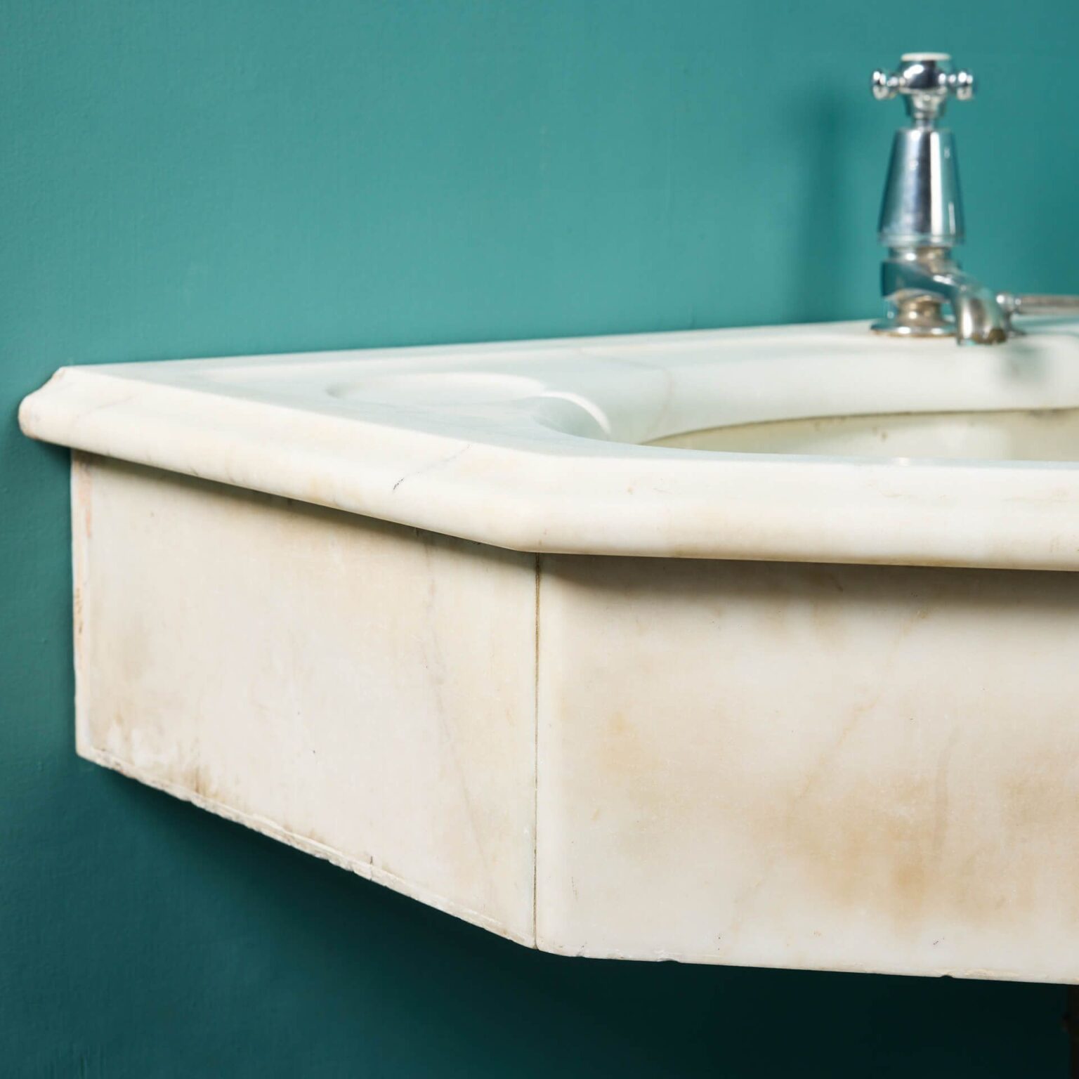 Large John Bolding Carrara Marble Corner Basin - UK Architectural Heritage
