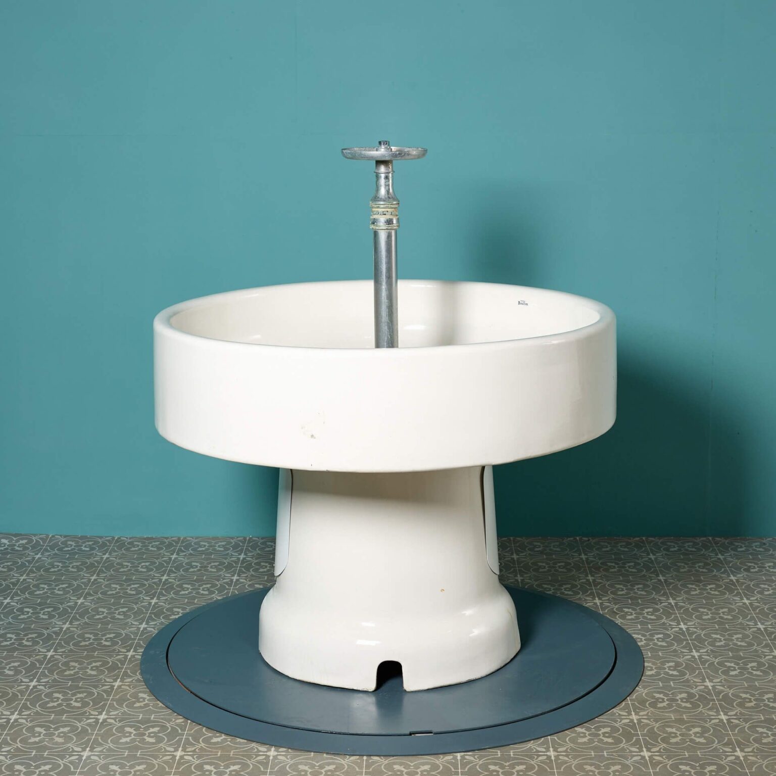 Large Royal Doulton Round Communal Sink - UK Architectural Heritage