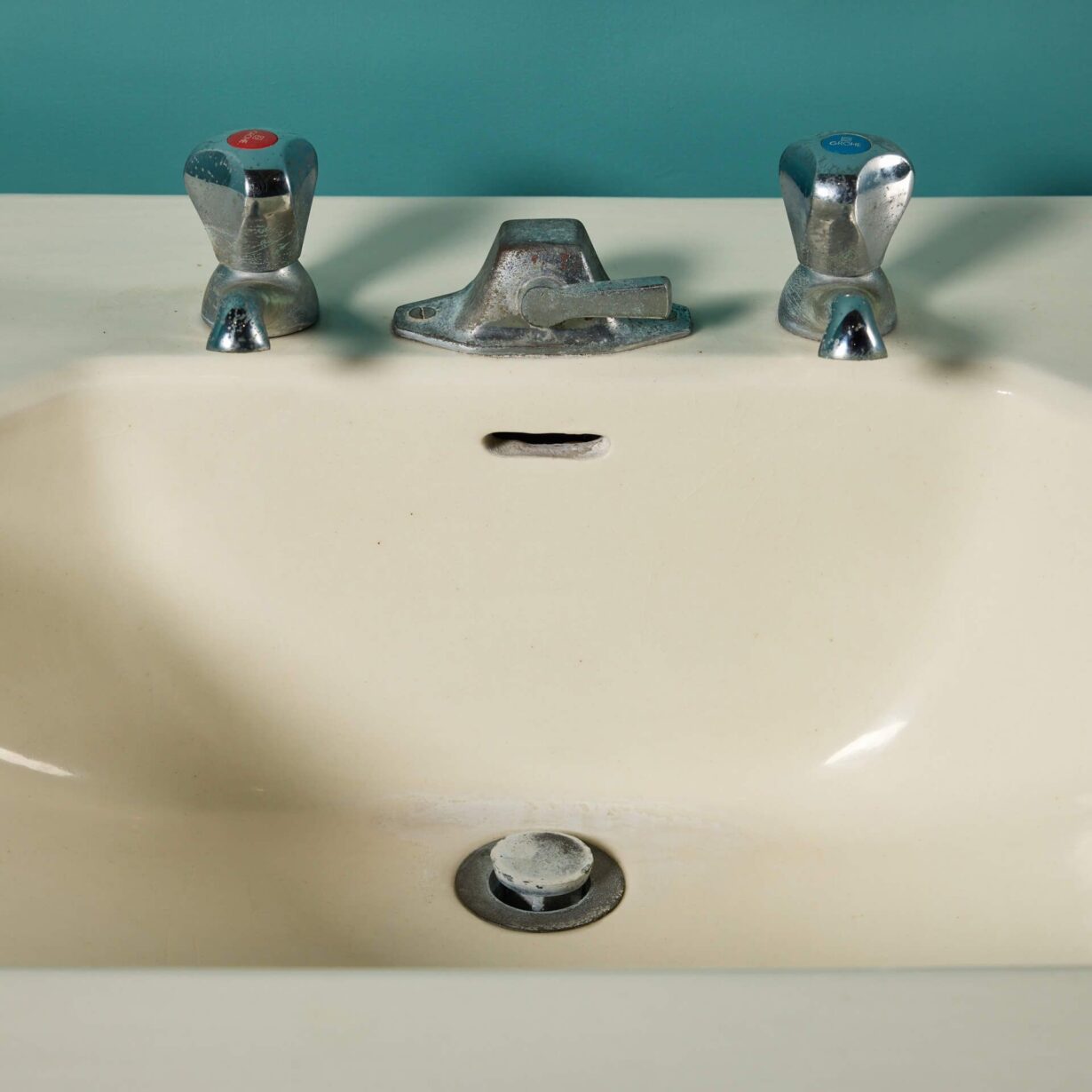 Large Art Deco Pedestal Sink | UK Architectural Heritage