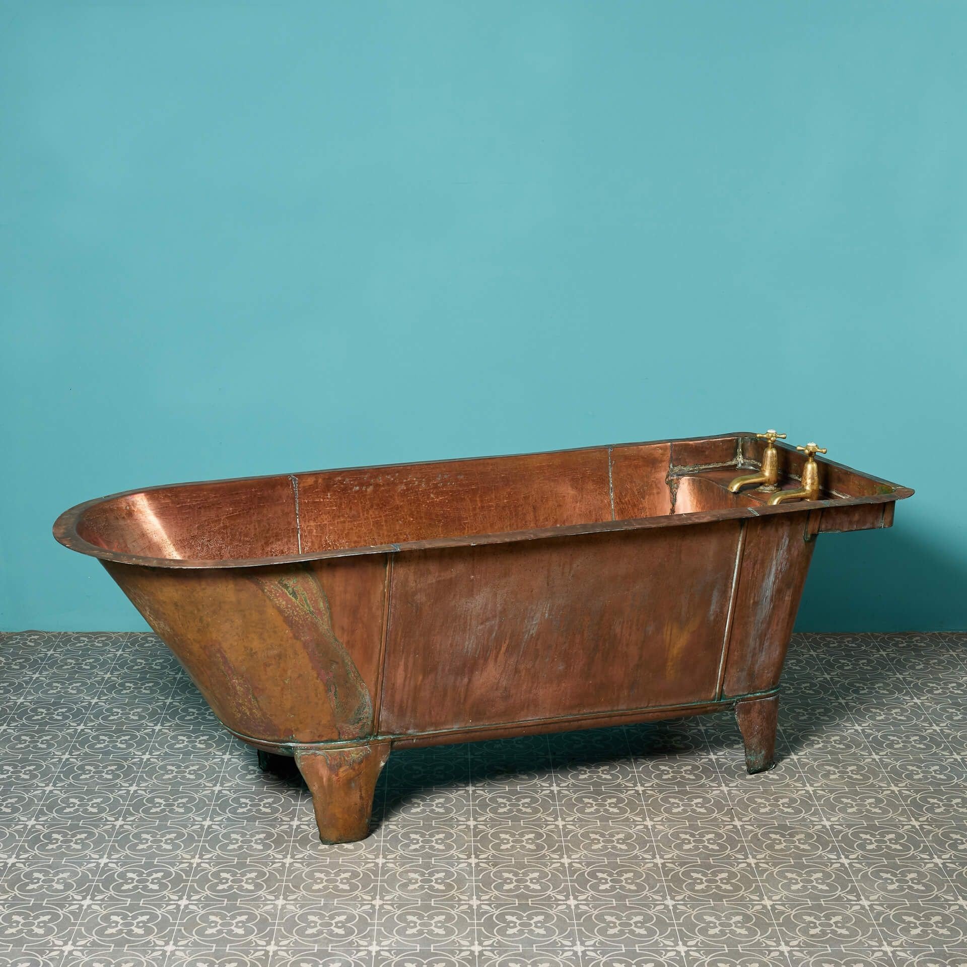 Antique Copper Roll Top Bathtub | UK Architectural Heritage