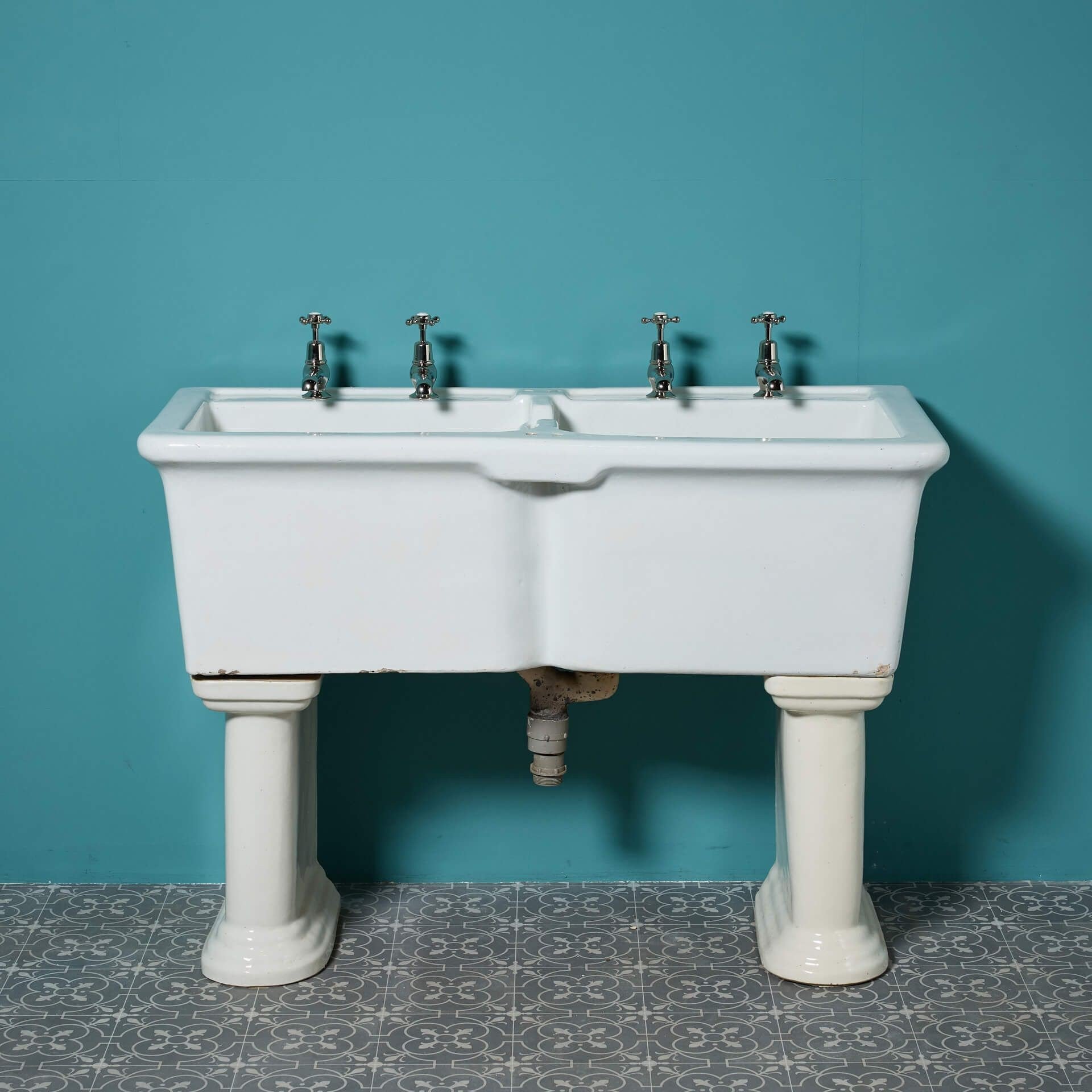 Large Reclaimed Double Belfast Sink on Legs | UK Architectural Heritage