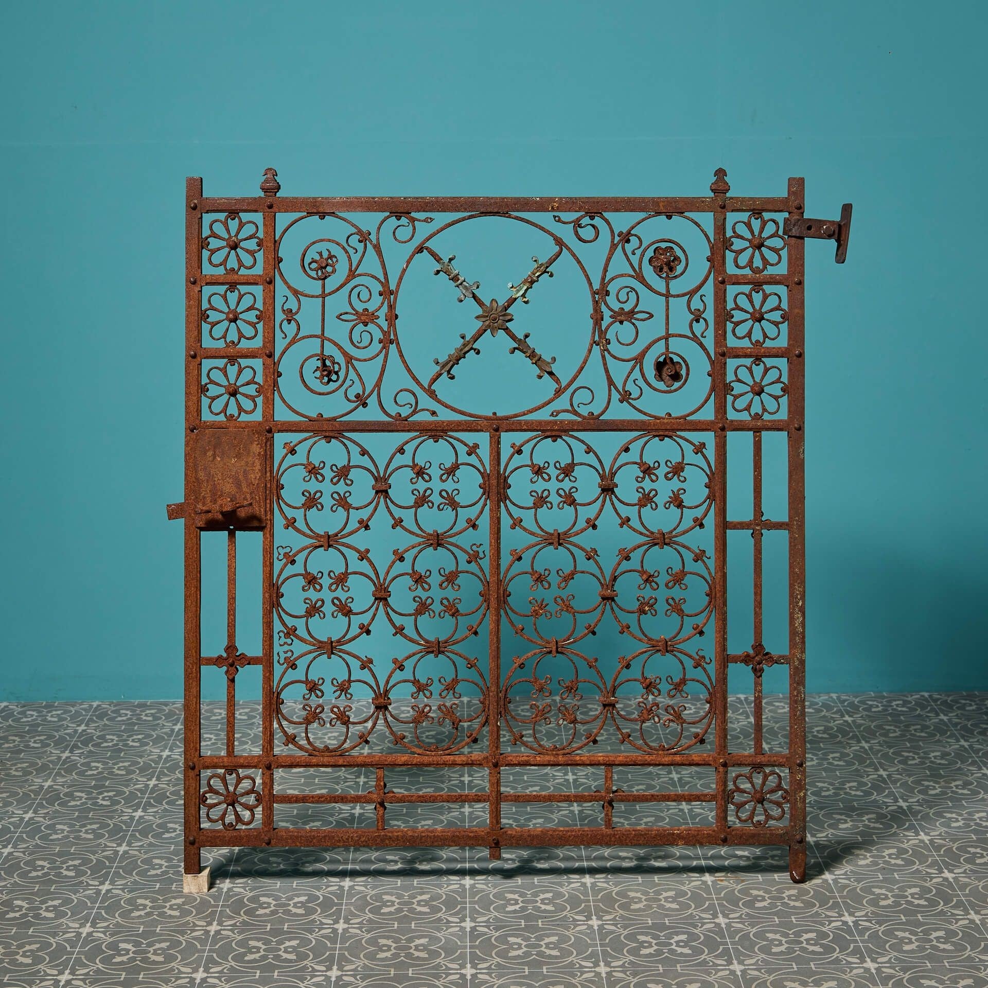 Ornate 19th Century English Cast Iron Gate | UK Architectural Heritage